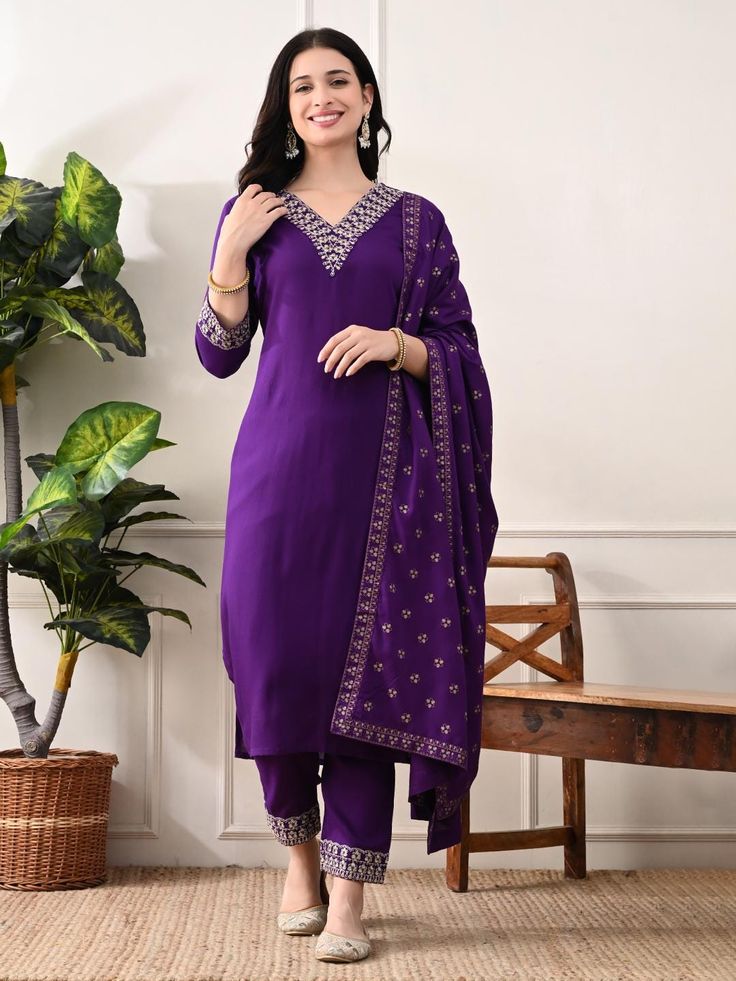 Designer Kurti Set vs. Kurti and Trousers: Which Works Better? – Amchoor